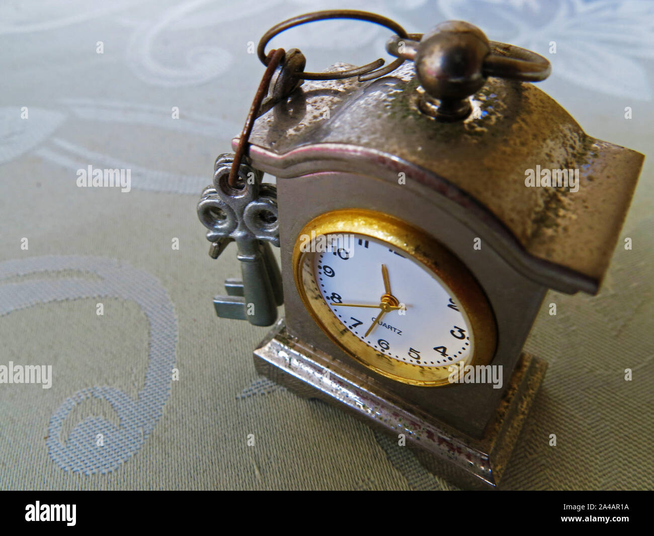 Miniature clock face hi-res stock photography and images - Alamy
