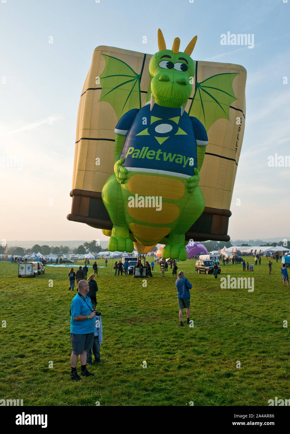 "Palletways" cube parcel and dragon hot air balloon. Bristol ...