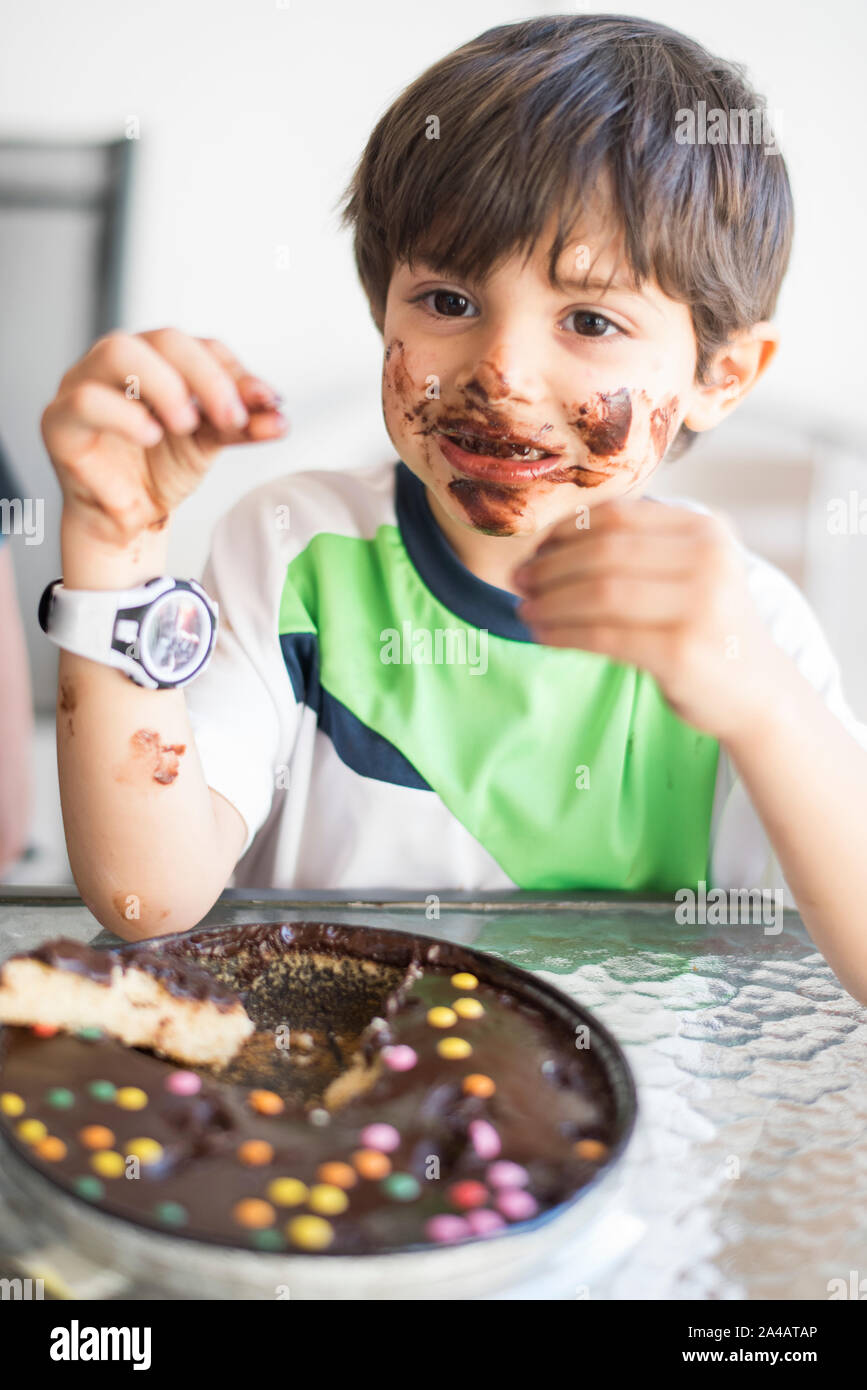 Boy eating pie hi-res stock photography and images - Alamy