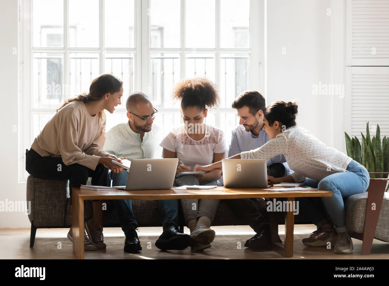 Diverse college students and technology hi-res stock photography and ...