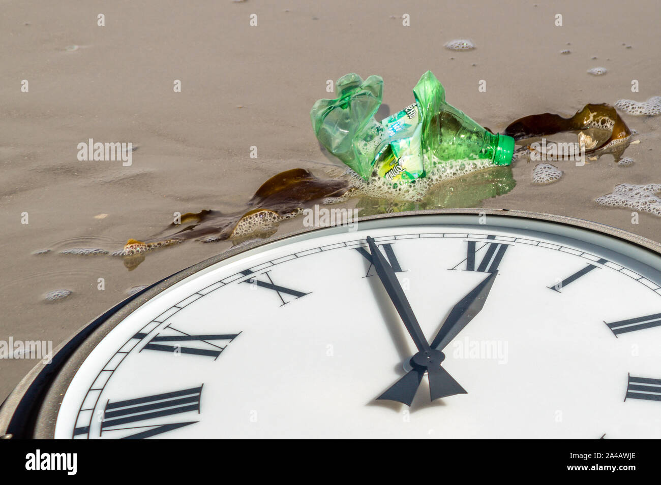 Plastic garbage Ocean clock Stock Photo - Alamy