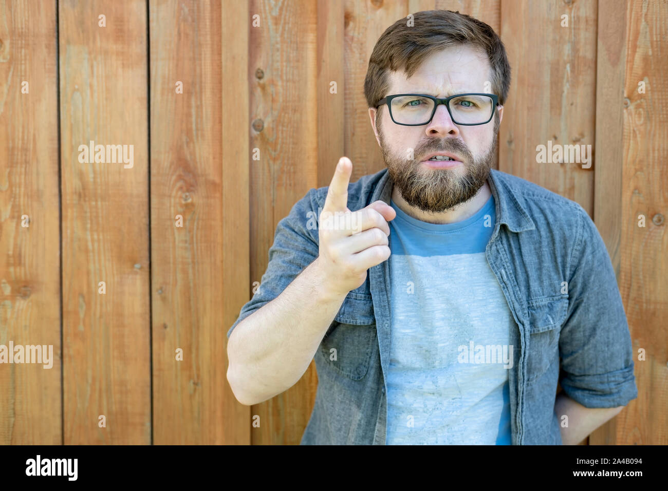 Pointing at someone angrily hi-res stock photography and images - Alamy