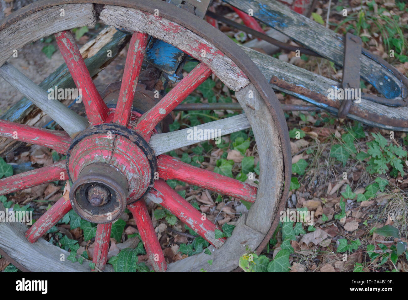 Old wood wheel Stock Photo - Alamy