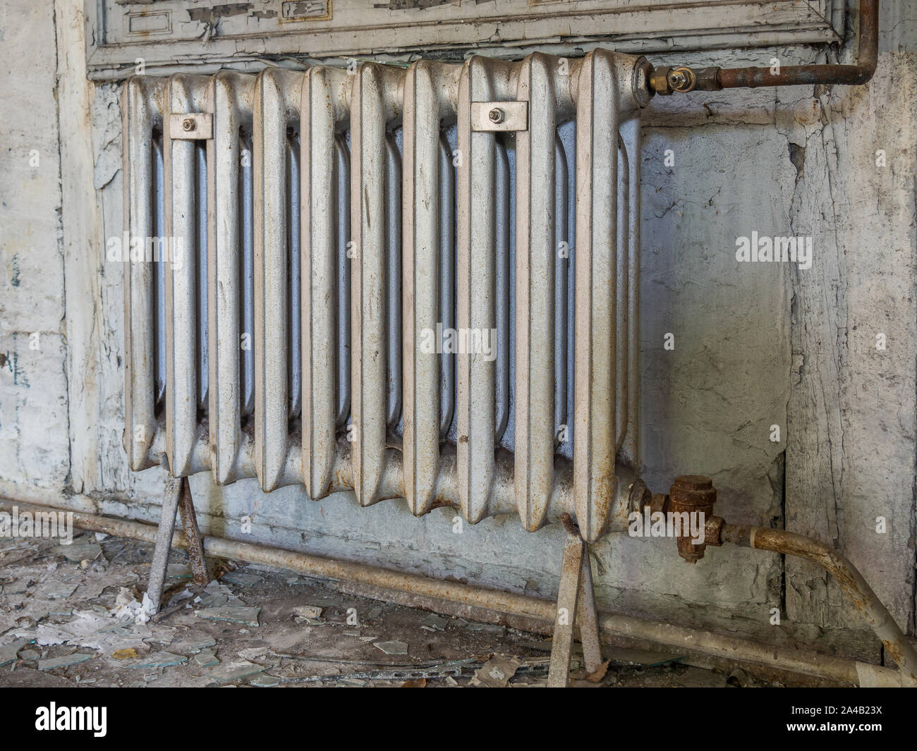 Old fashioned heater hi-res stock photography and images - Alamy