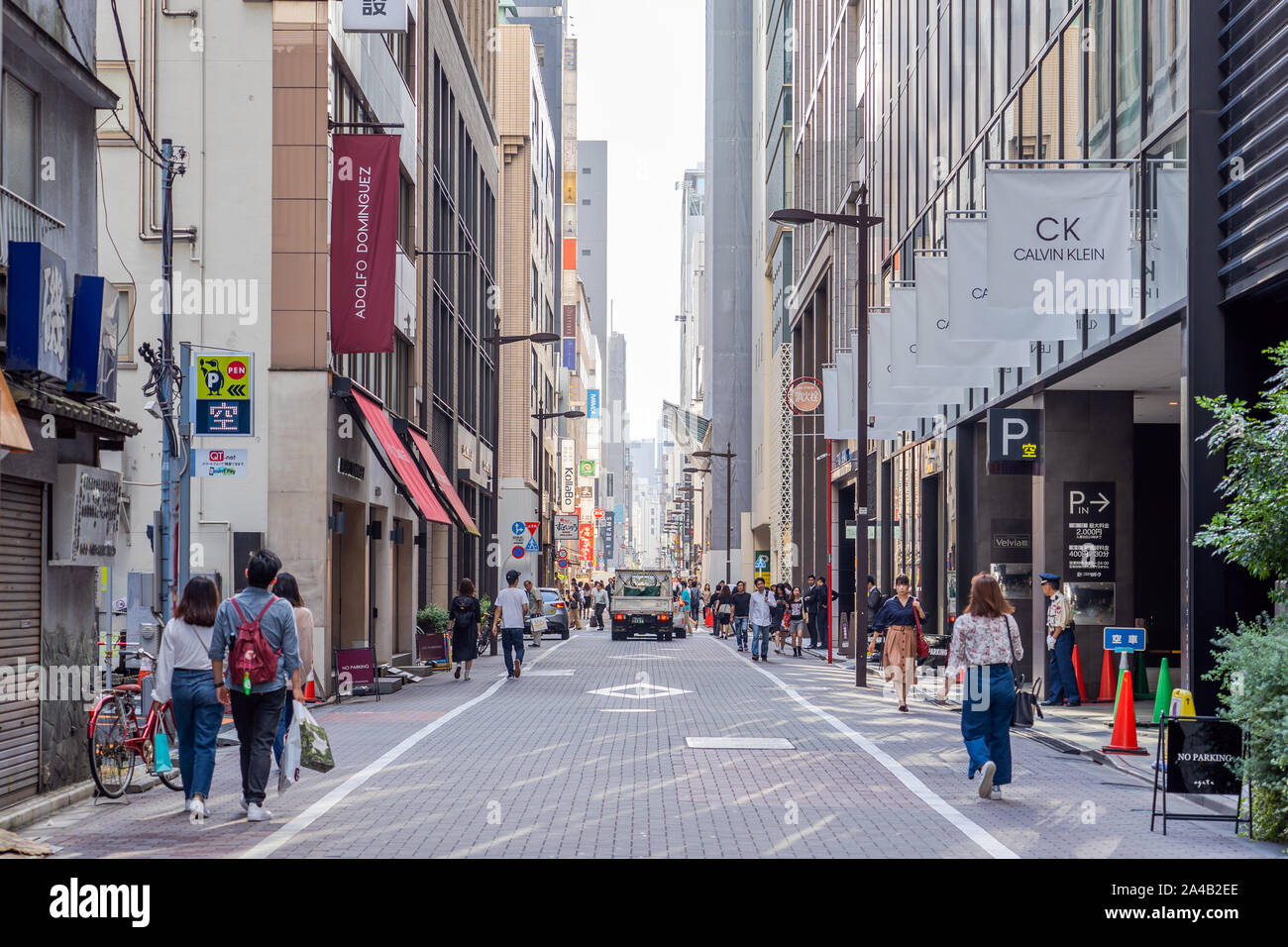 TOKYO, JAPAN - OCTOBER 6, 2018. Central View Of Pedestrian And Slow ...