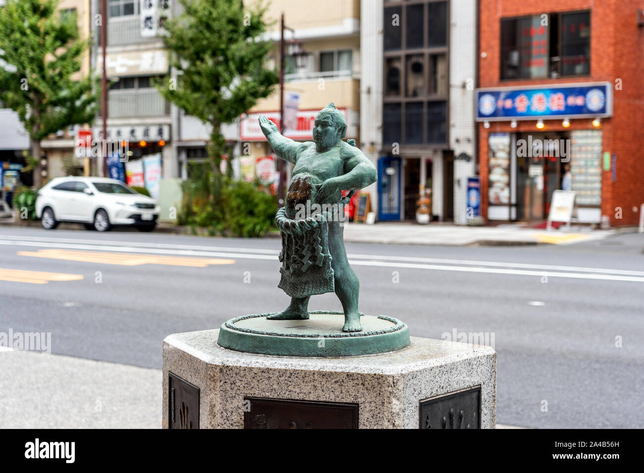 TOKYO, JAPAN - OCTOBER 8, 2018. The Bronze Figure Statue Of Japanese ...