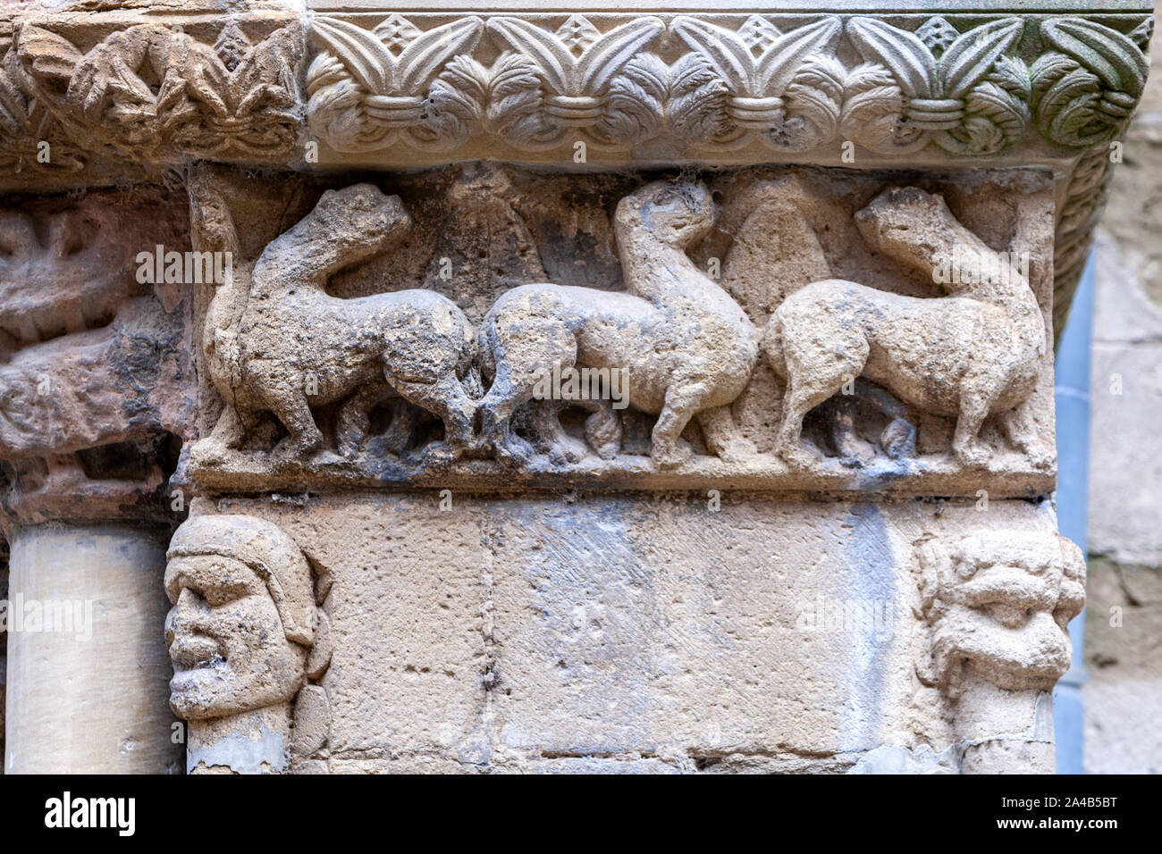 Carved faces in columns hi-res stock photography and images - Alamy