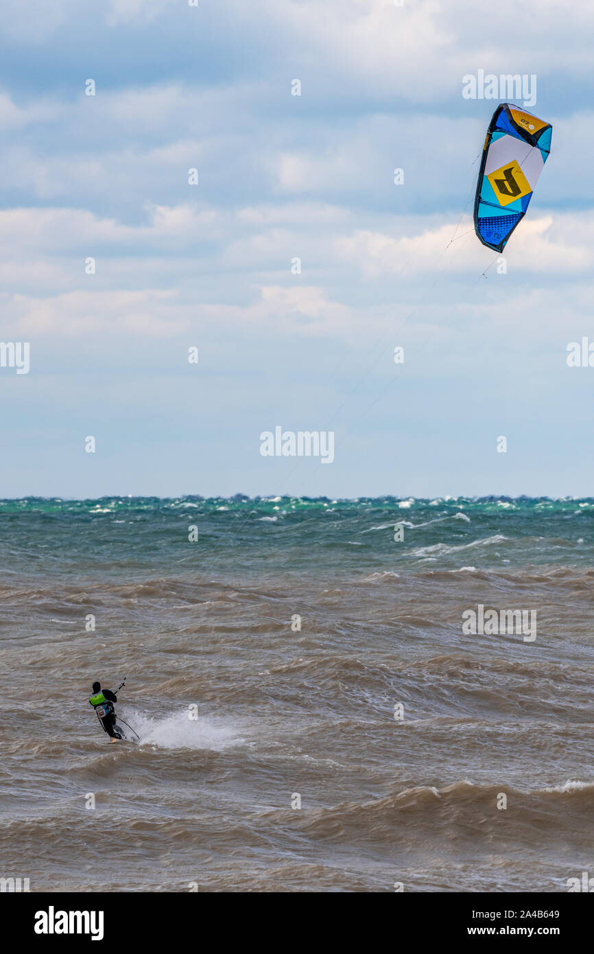 Waves of lake michigan hi-res stock photography and images - Alamy