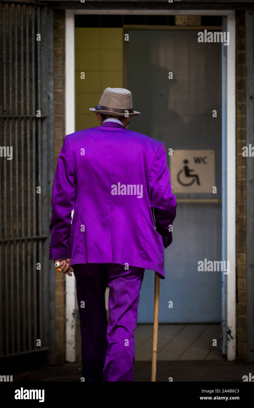 Entrance for the disabled hi-res stock photography and images - Alamy