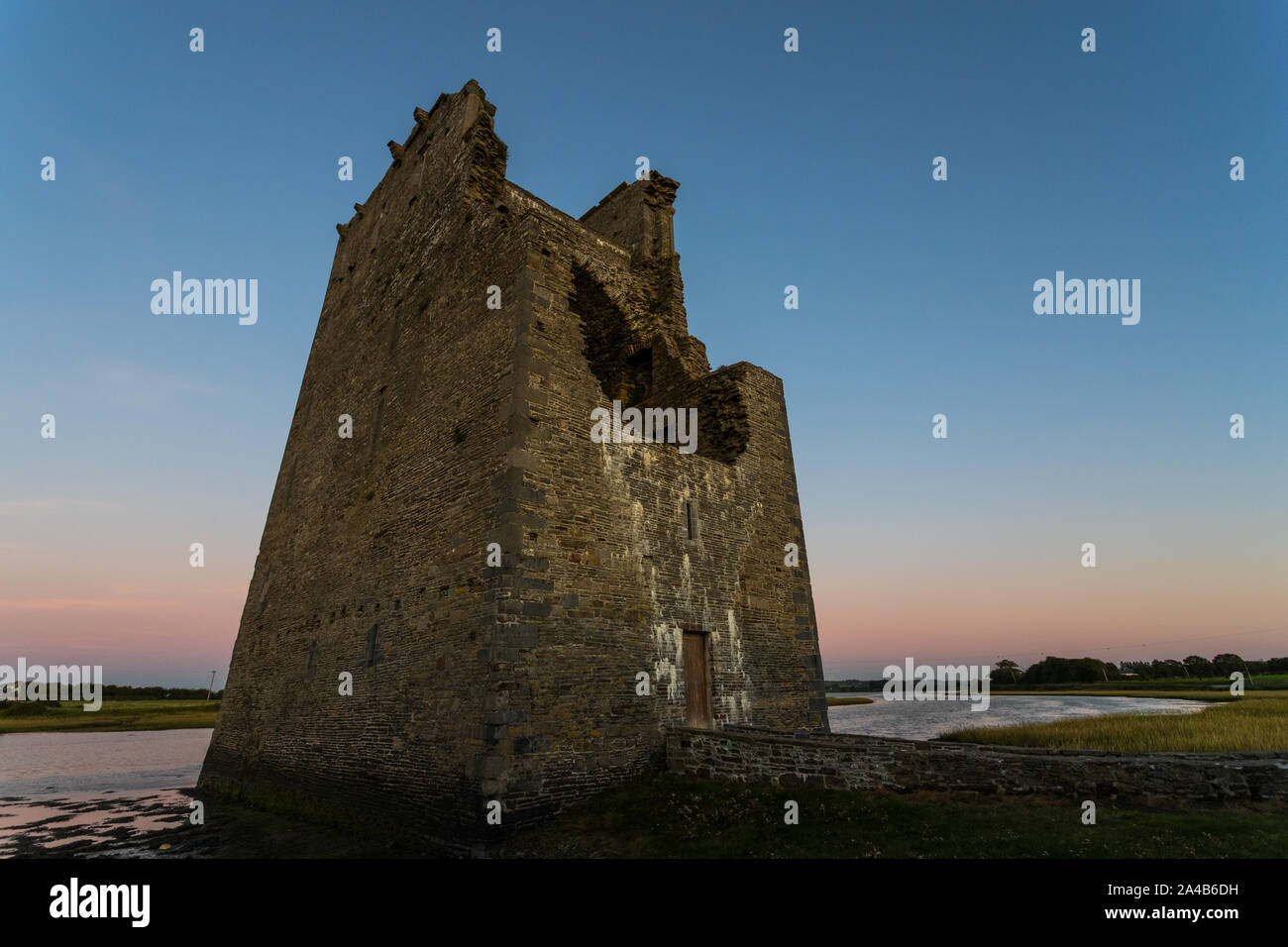 Ruins of carrigafoyle castle on the west coast of county Kerry in the ...
