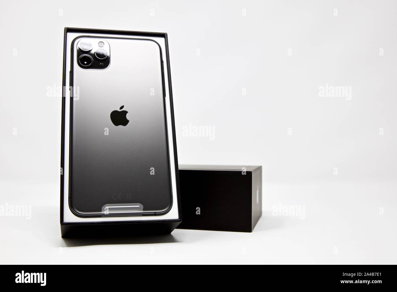 Iphone 12 cameras hi-res stock photography and images - Alamy