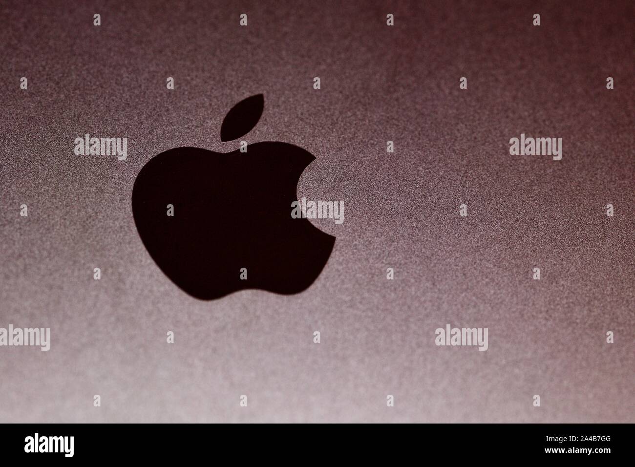Black apple logo symbol hi-res stock photography and images - Alamy