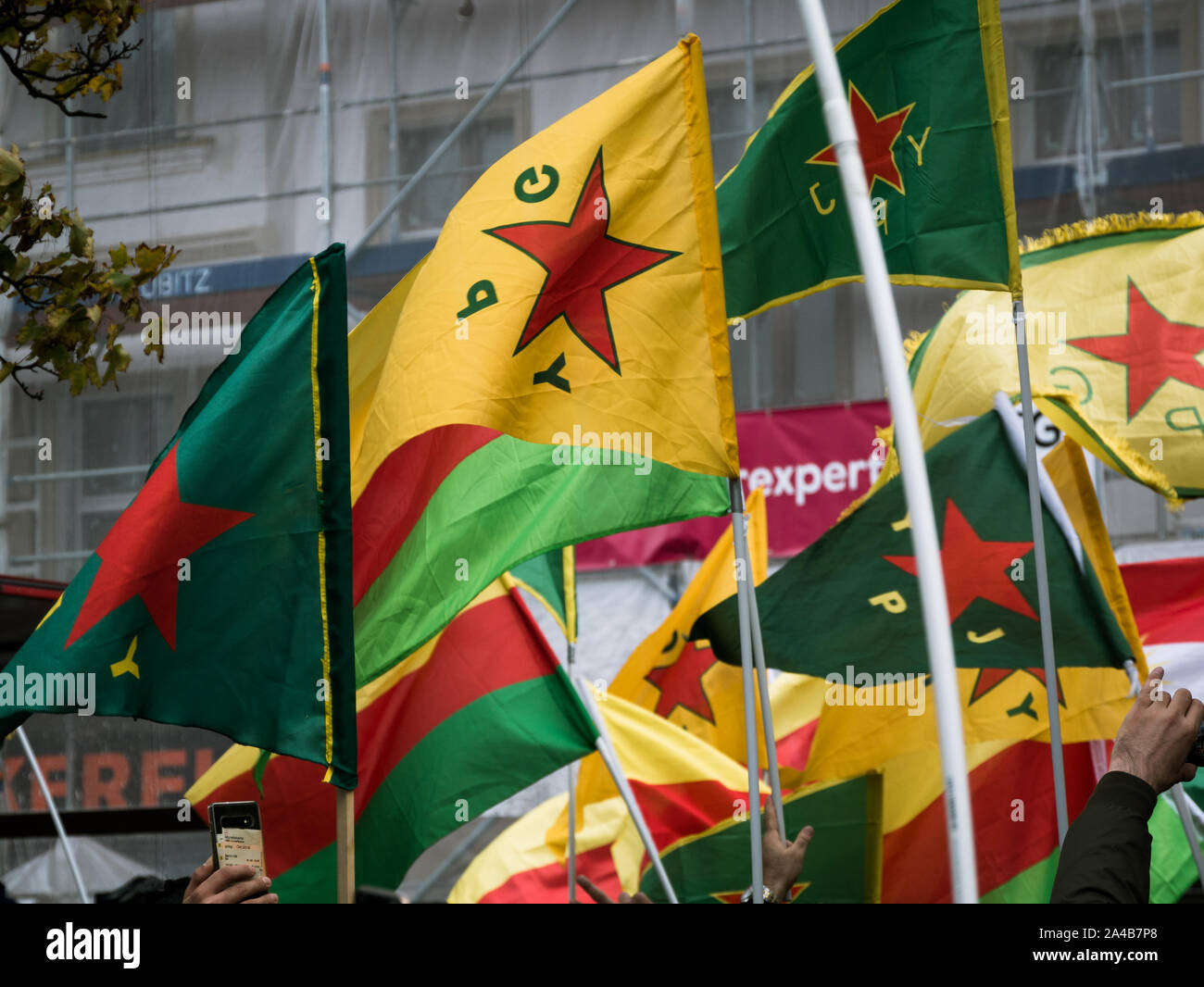 Kurdistan flag hi-res stock photography and images - Alamy