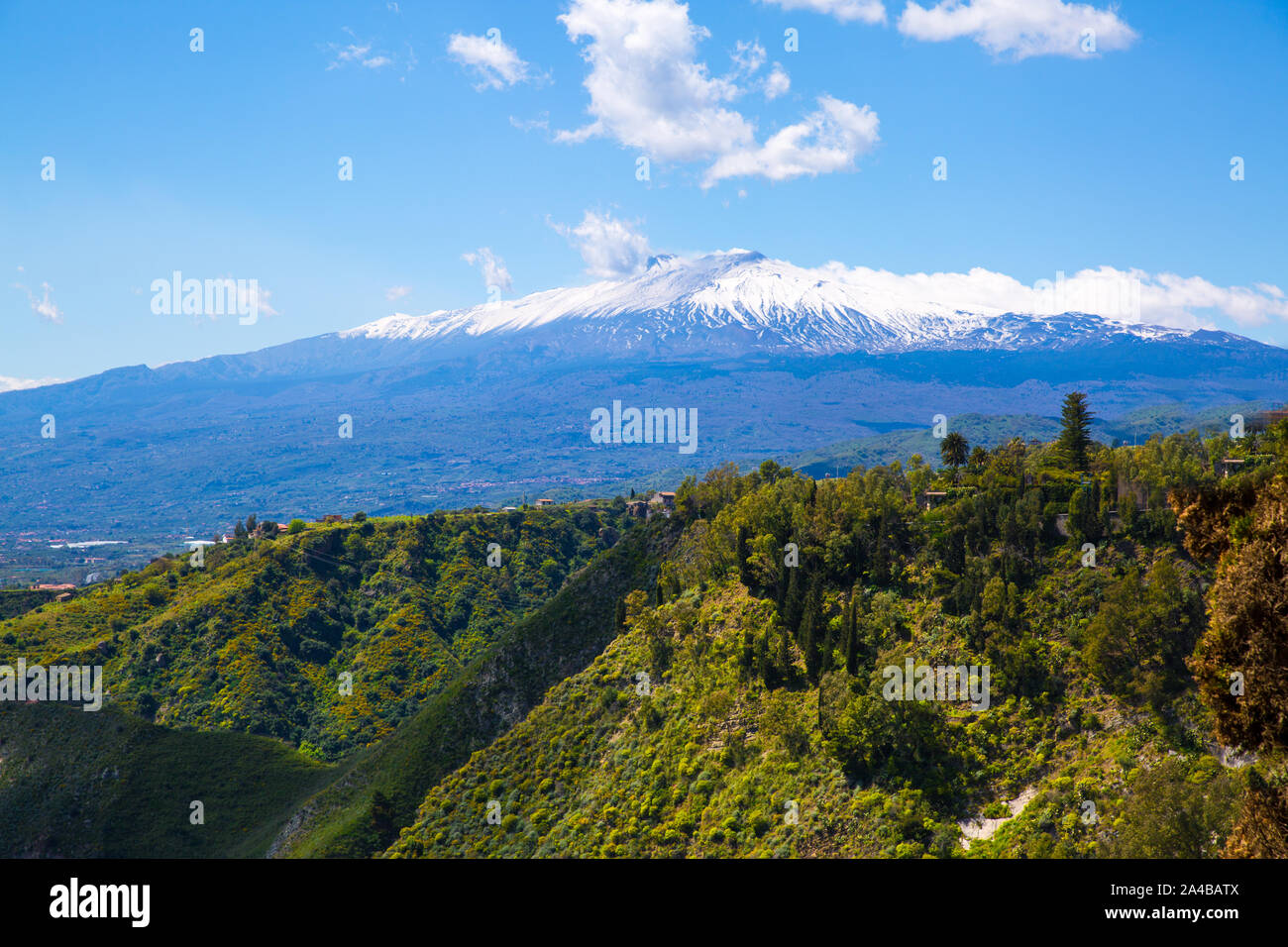 Highest active vulcano of europe hi-res stock photography and images ...