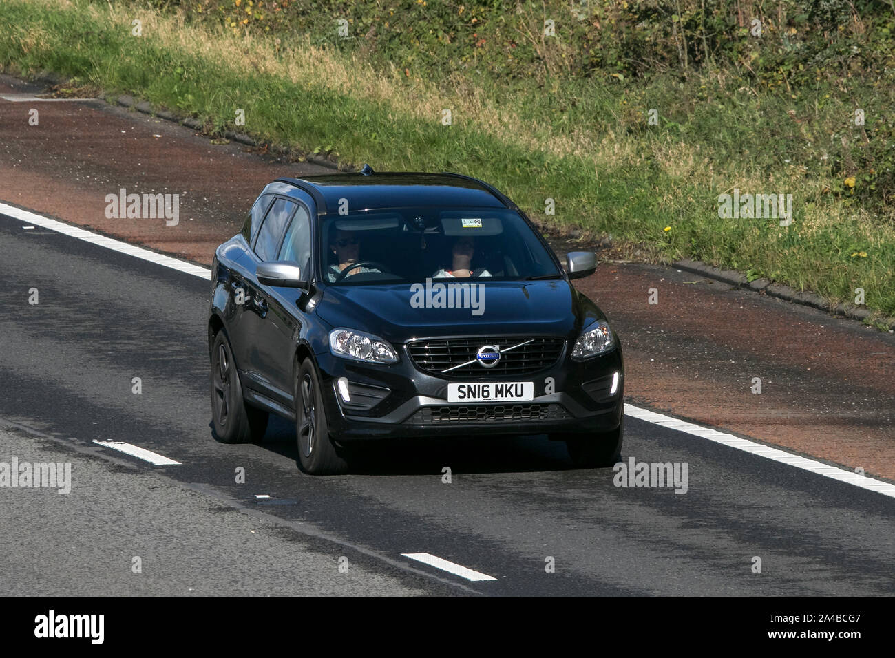 Auto volvo xc60 r design hi-res stock photography and images - Alamy