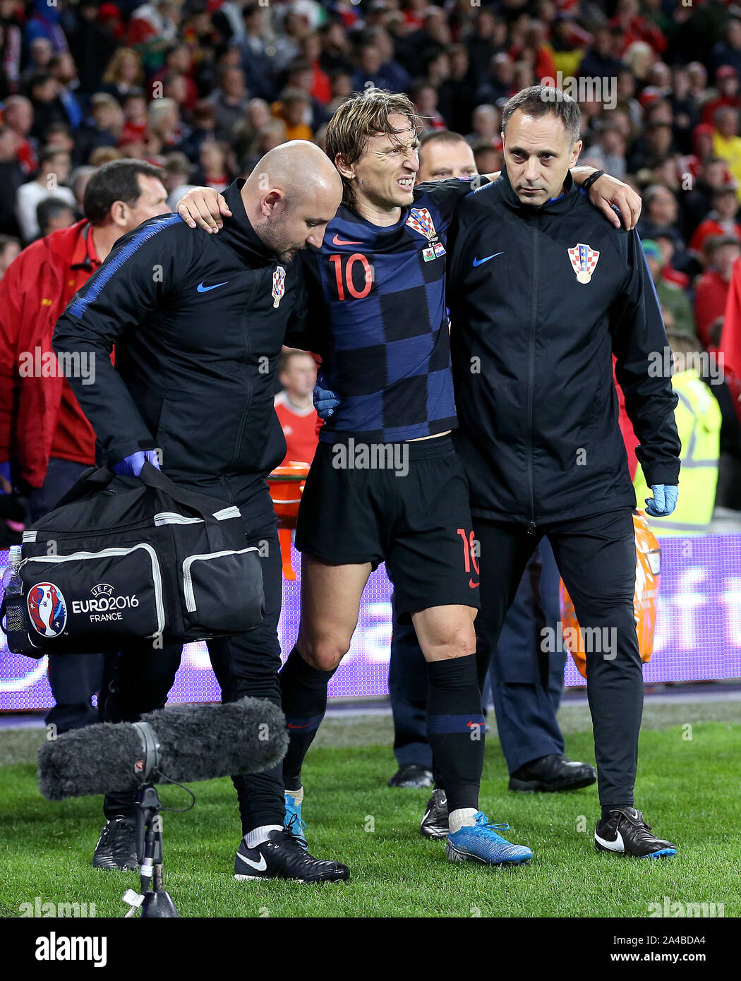 Croatias luka modric leaves pitch hi-res stock photography and images ...