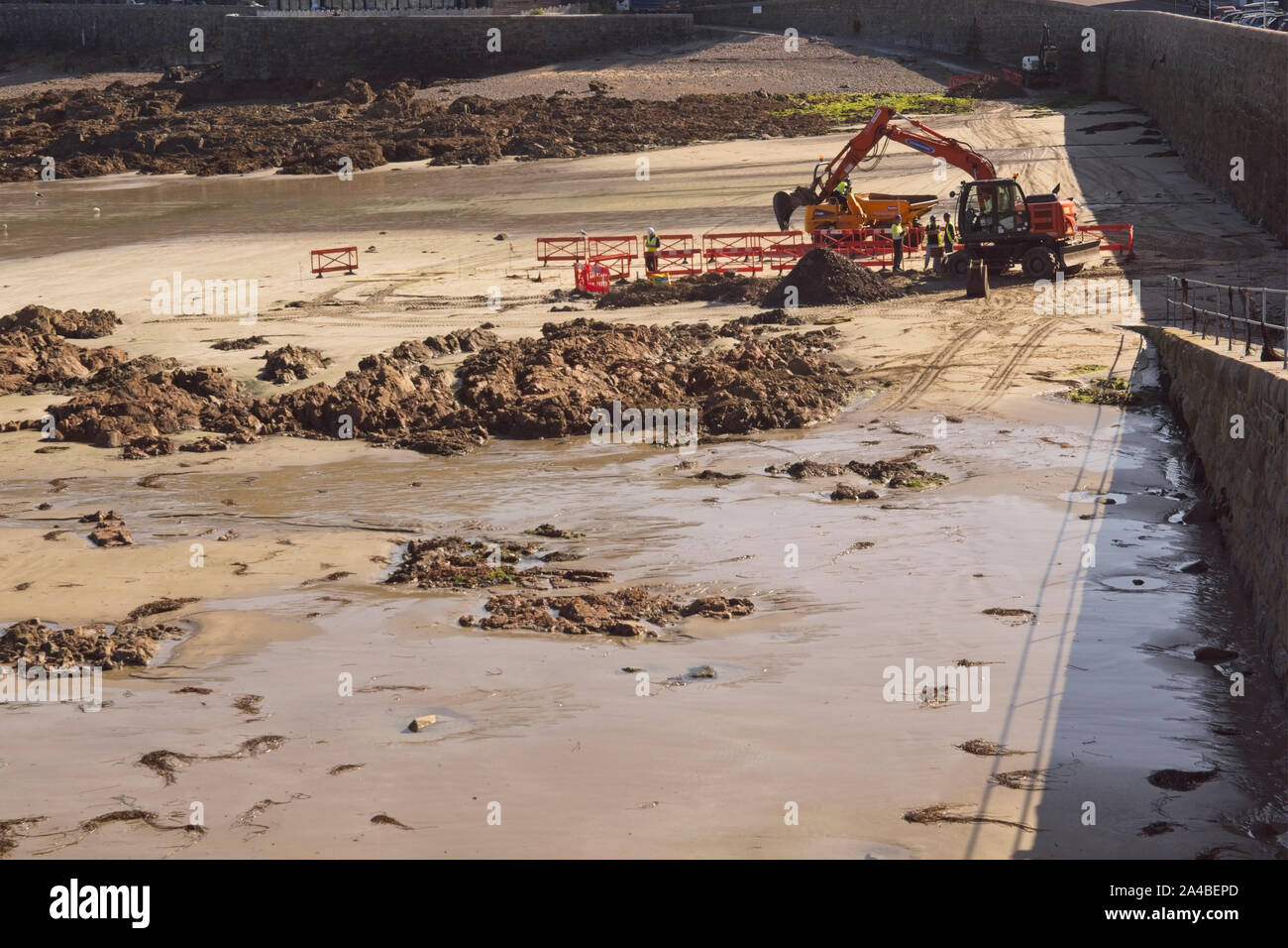 Underwater cable laying hi-res stock photography and images - Alamy