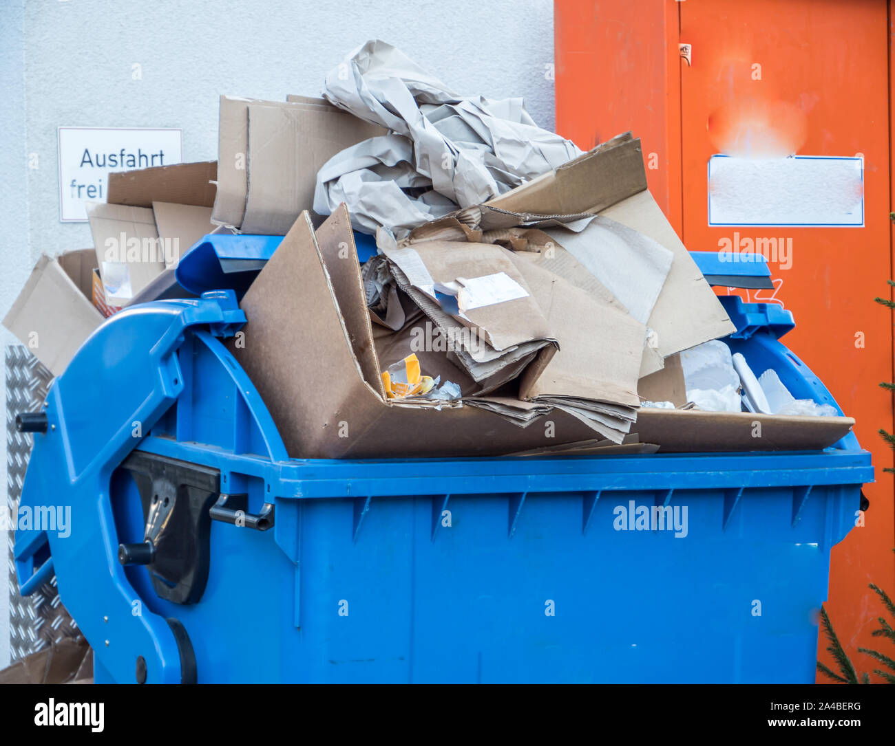 Full paper hi-res stock photography and images - Alamy