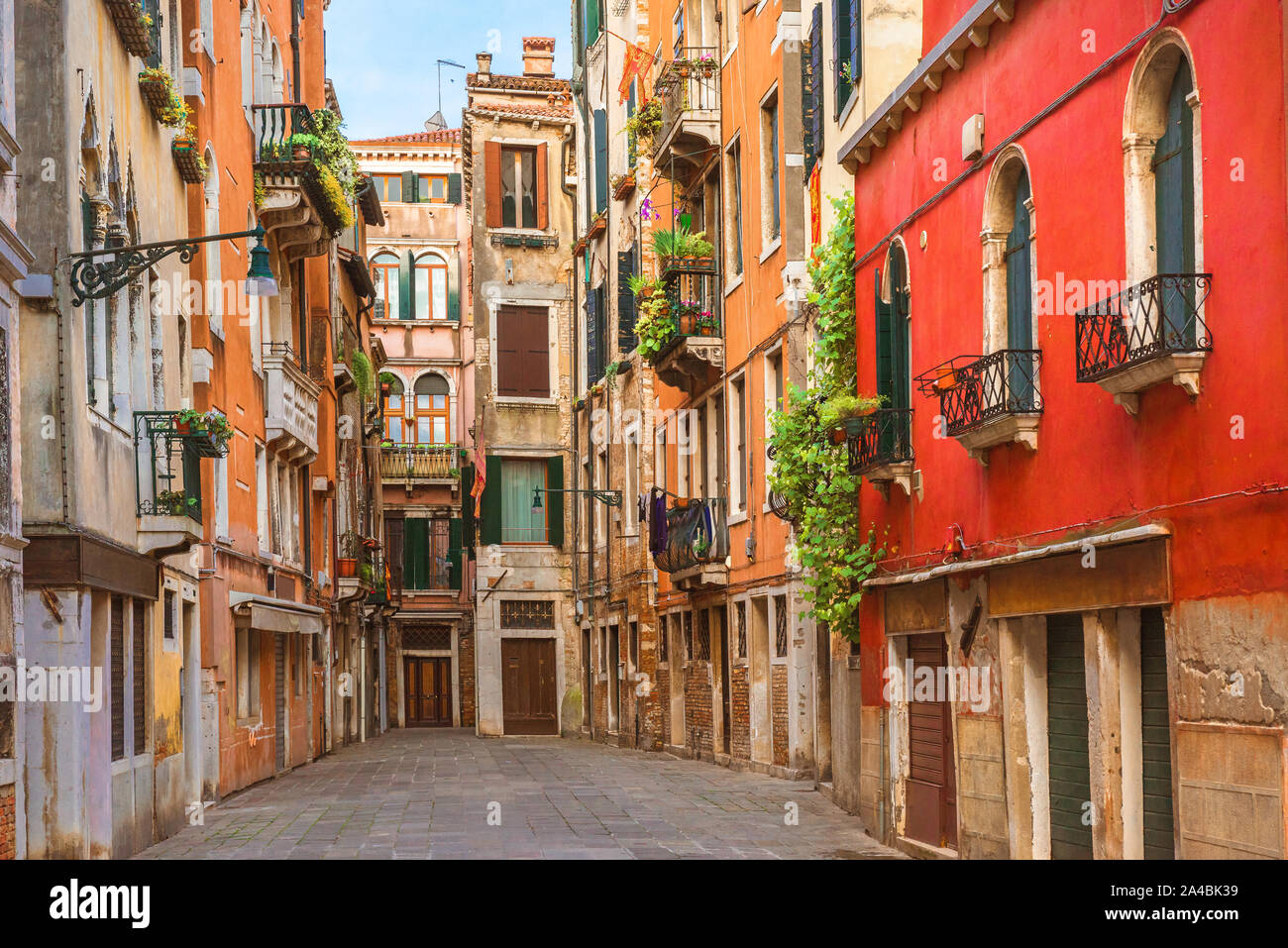 Houses in venice hi-res stock photography and images - Alamy