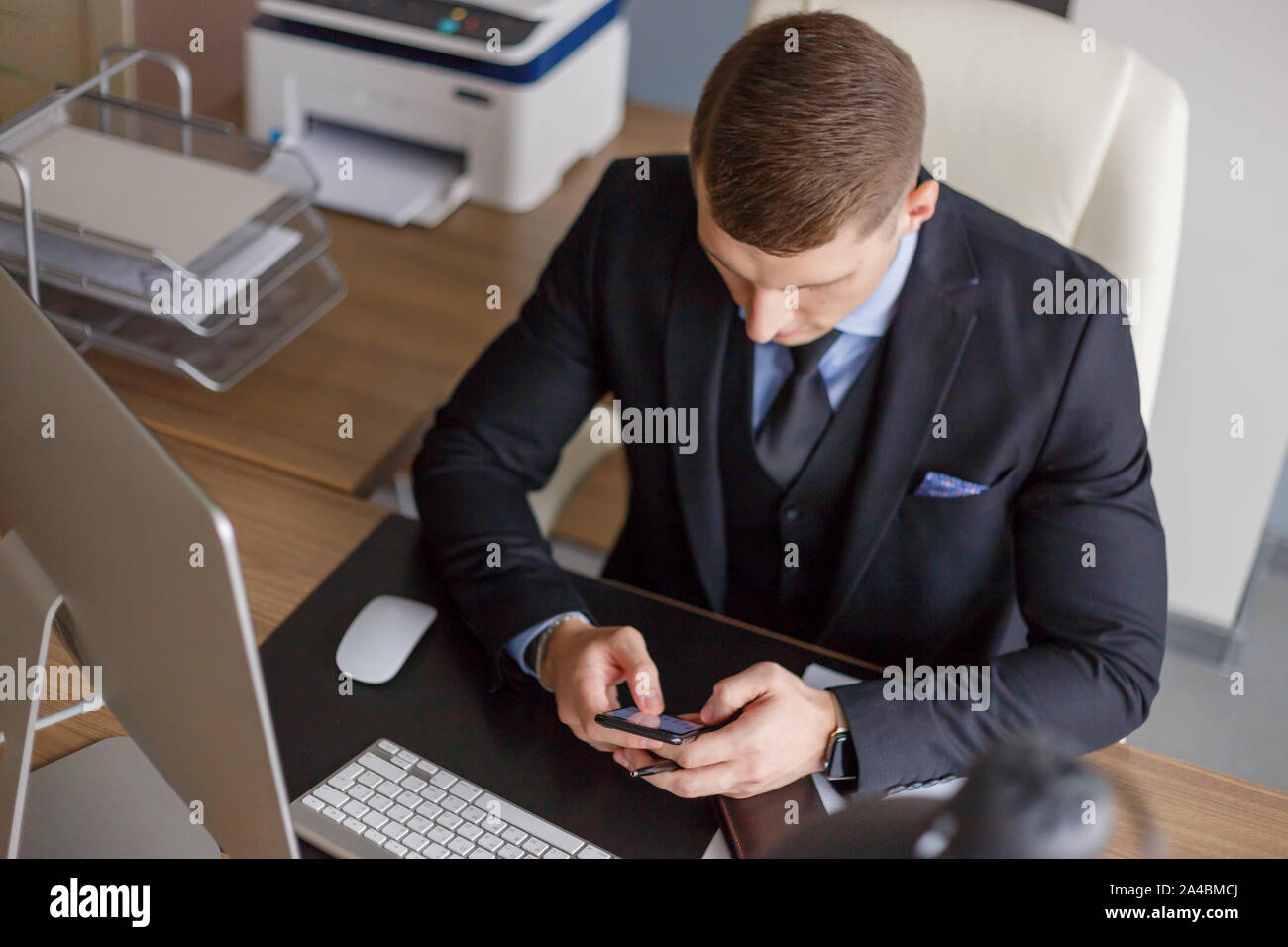 Reading phone at desk hi-res stock photography and images - Alamy