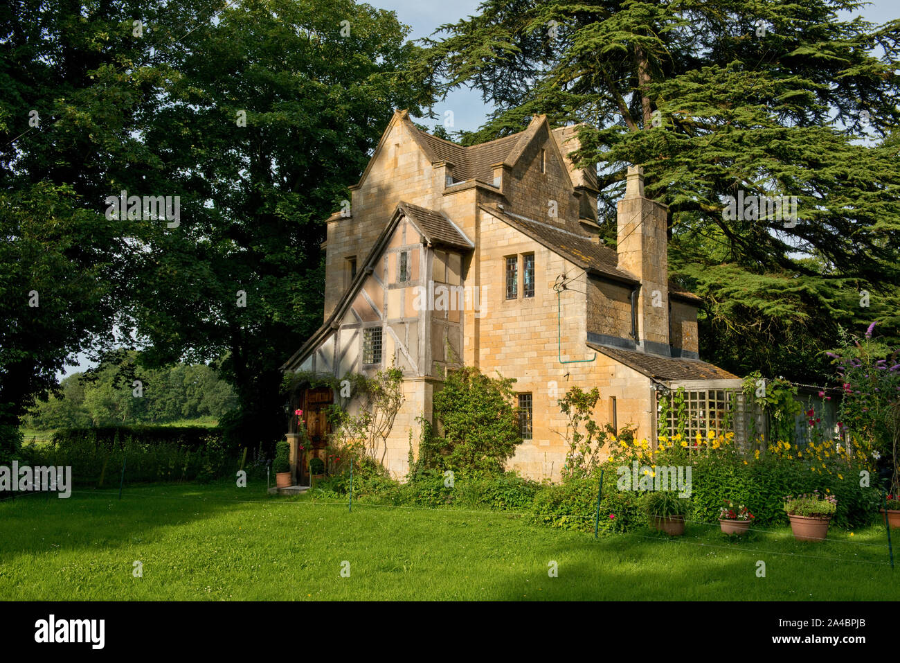 Quirky Cotswold Cottage. Cotswolds, England Stock Photo - Alamy