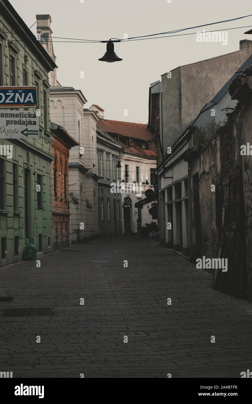 Dirty back alley in manhattan hi-res stock photography and images - Alamy