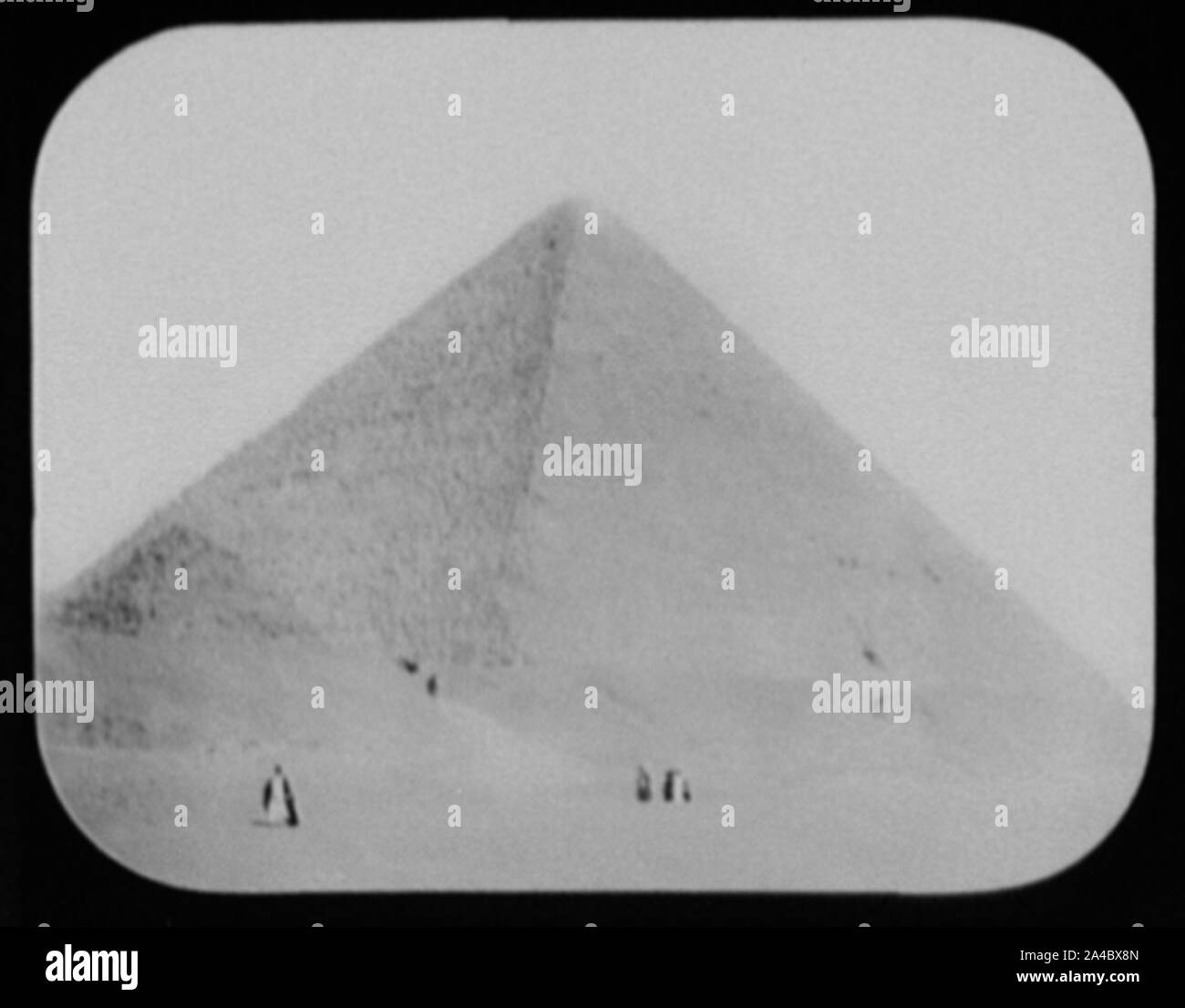 Ancient egypt building pyramid Black and White Stock Photos & Images ...