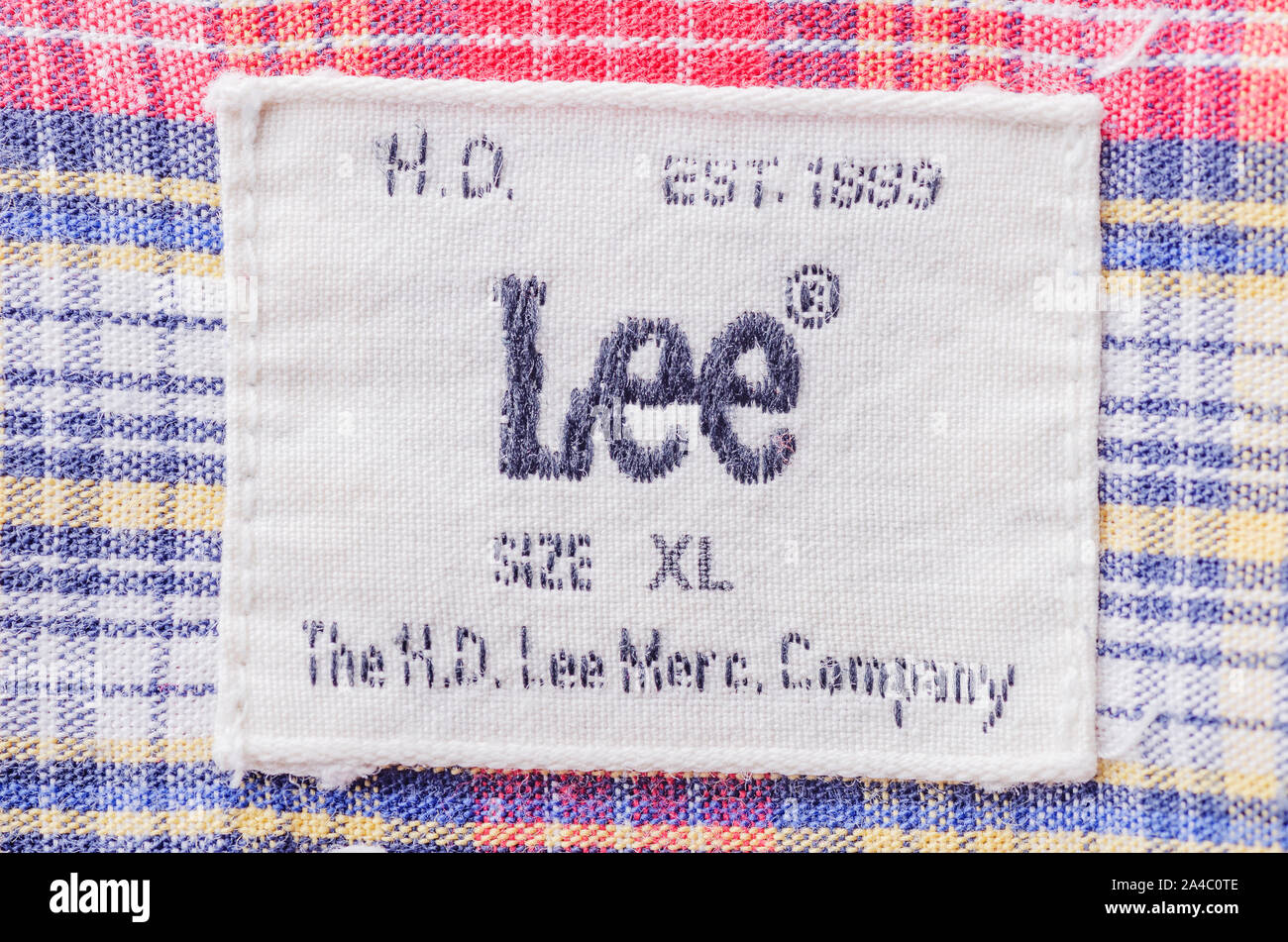 Indigo traditional clothes hi-res stock photography and images - Alamy