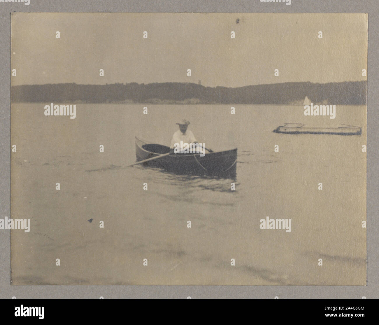 Rowing figure hi-res stock photography and images - Alamy