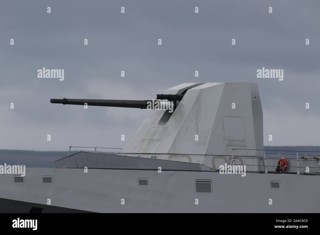 An Otobreda 127/64 gun, the main weapon on ITS Carlo Bergamini (F590 ...