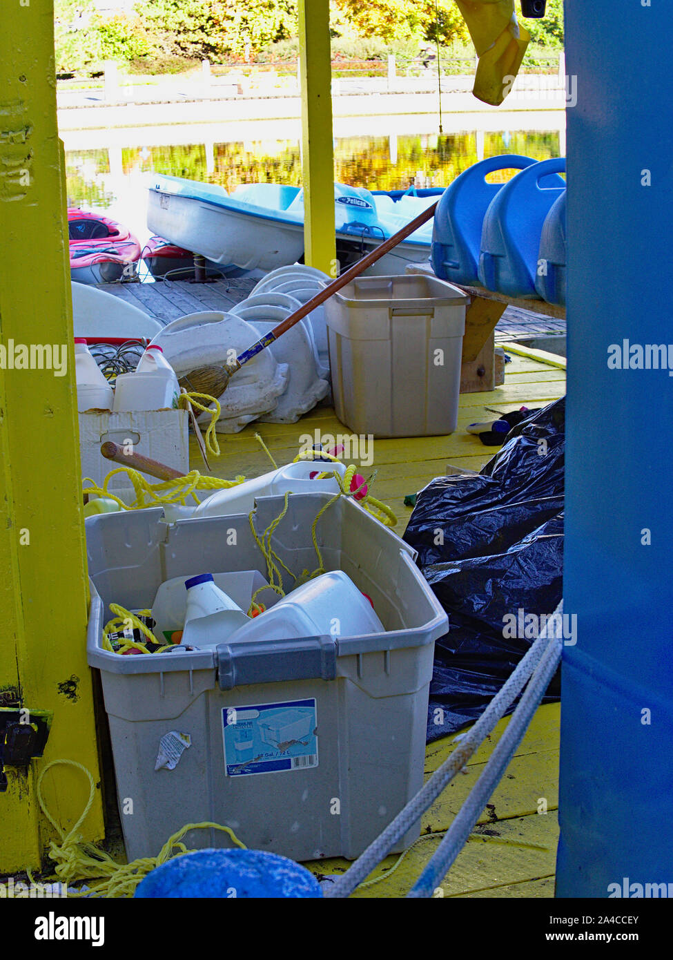 Floating kiosk hi-res stock photography and images - Alamy