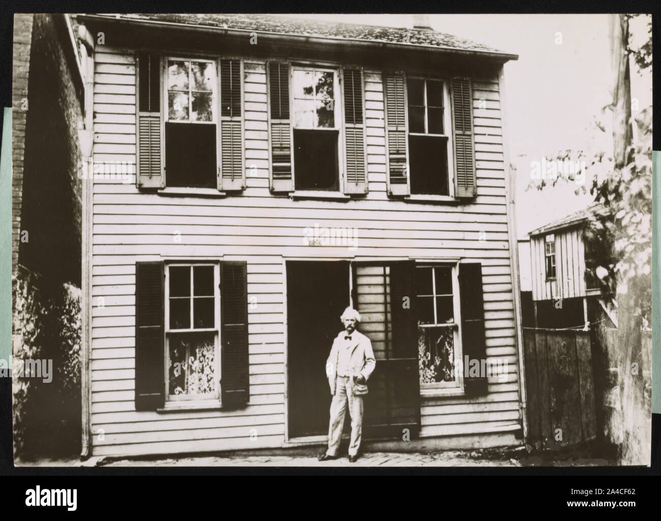 The boyhood home of the American writer Mark Twain was this gray house ...