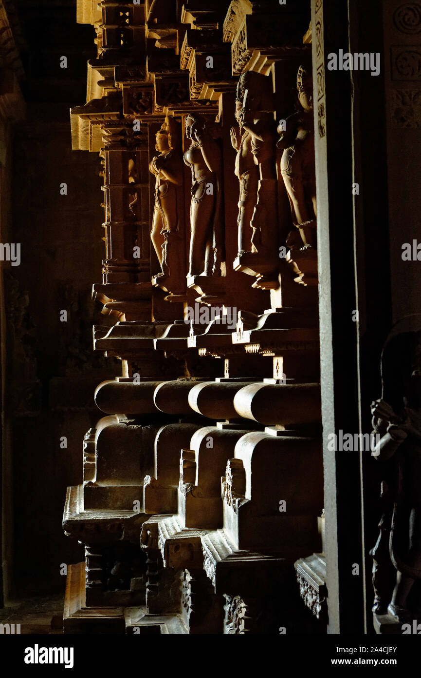 Inside of sandhara passage of Lakshmana temple Stock Photo - Alamy