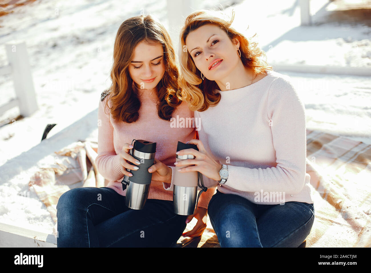 Blonde mom hi-res stock photography and images - Alamy