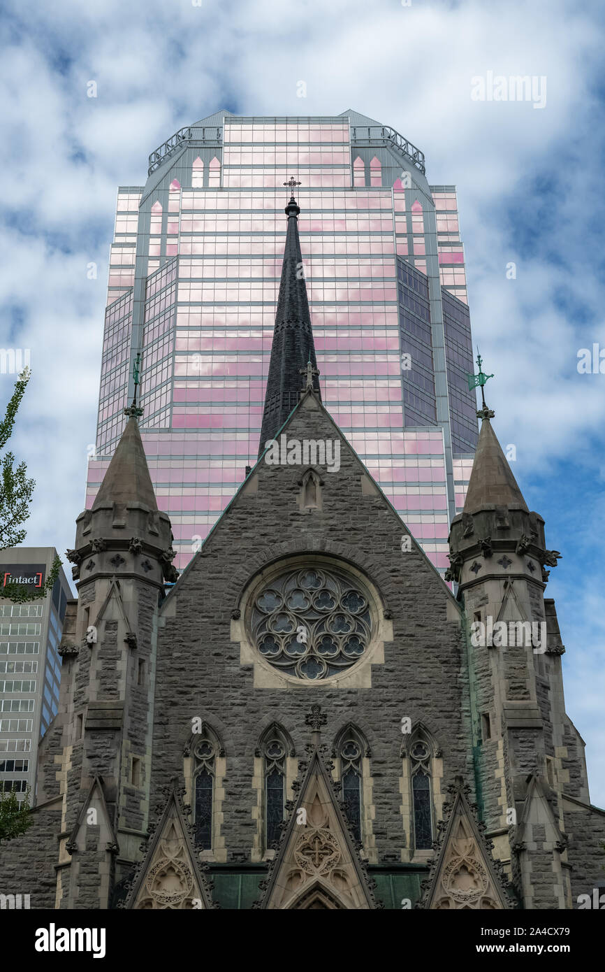 Montreal in Quebec, modern and ancient architecture in the center Stock ...