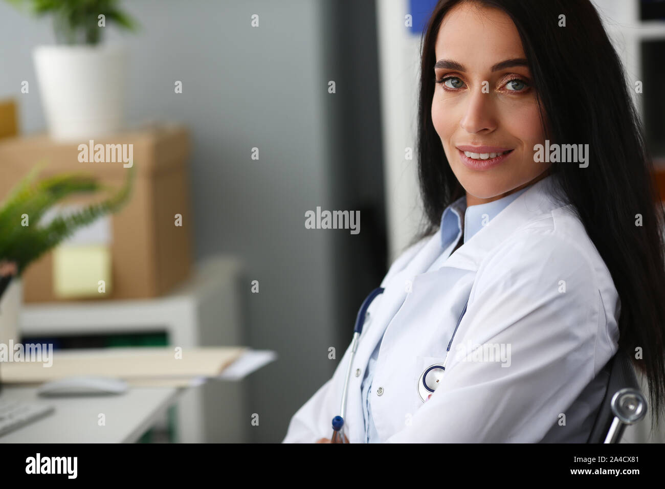 Pharmacist wearing white coat hi-res stock photography and images - Alamy