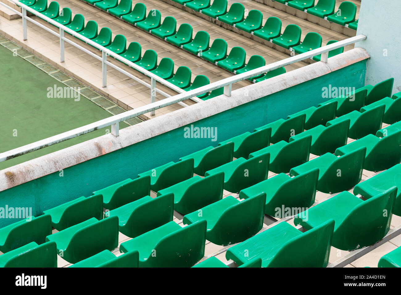 Spectator seats hi-res stock photography and images - Alamy