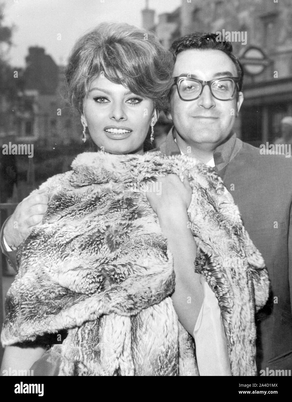Sophia loren 1960s hi-res stock photography and images - Alamy