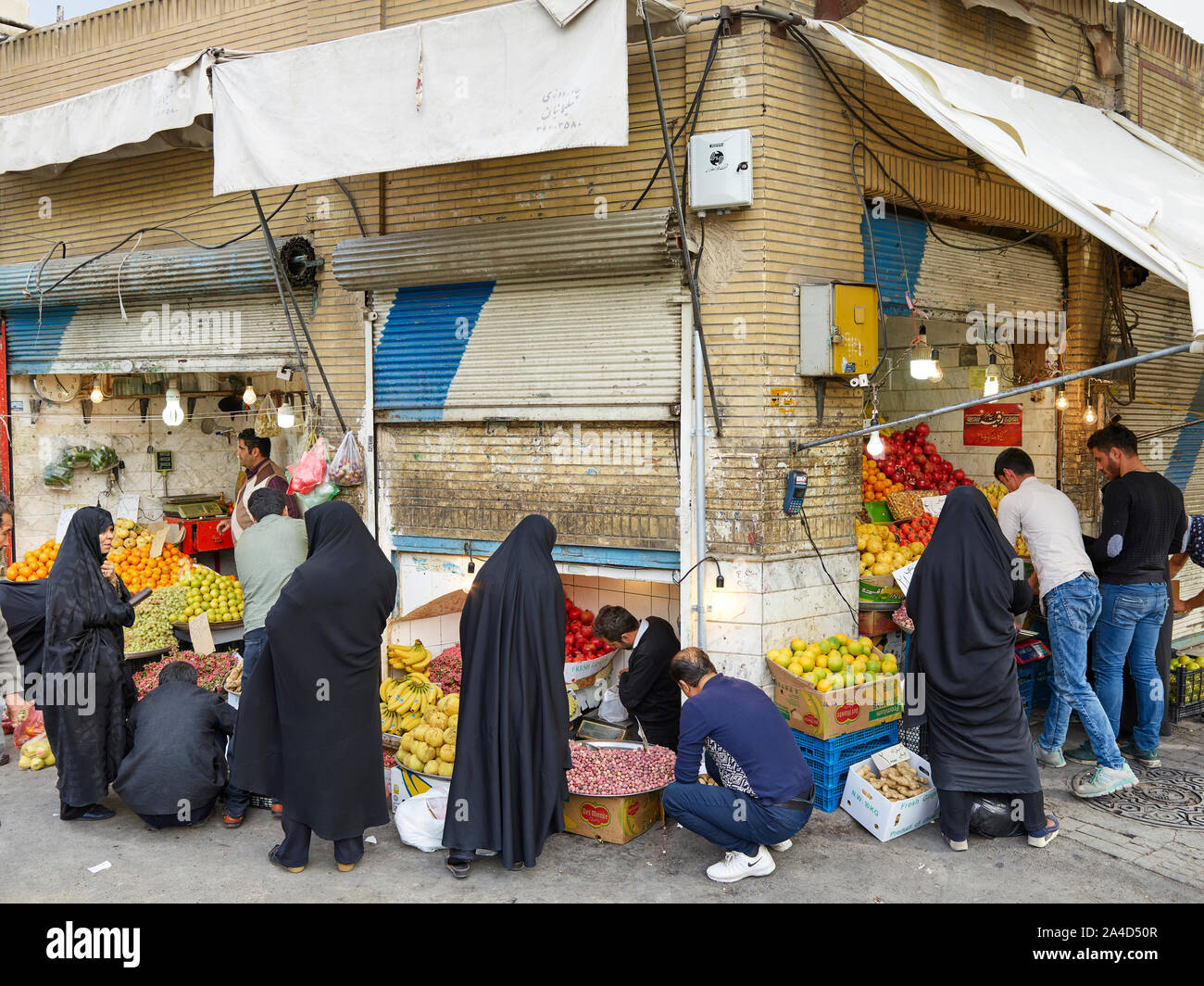 Street scene in the city of Qom in Iran, taken on 11.11.2017. | usage ...