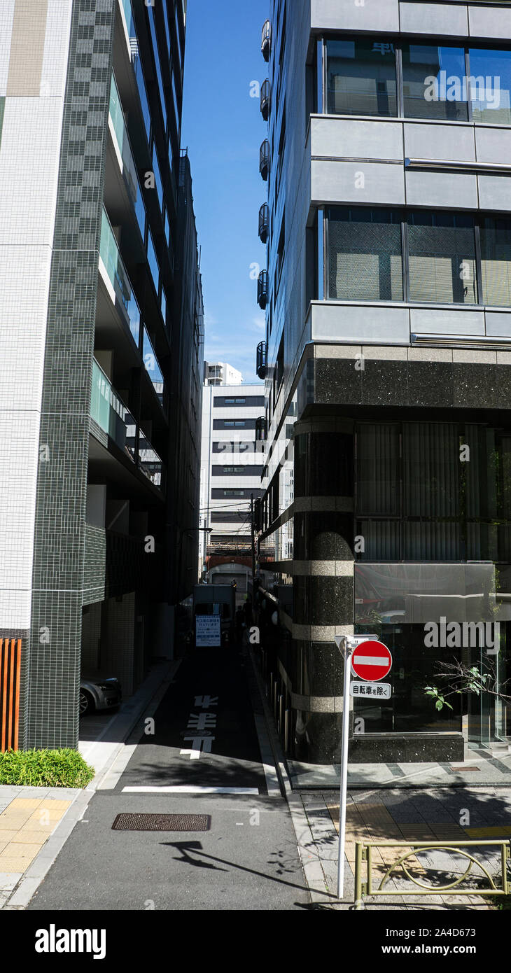 Tall narrow building hi-res stock photography and images - Alamy