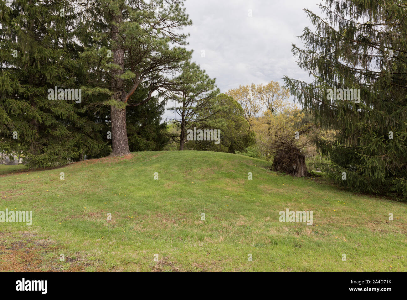 Indian mound cemetery hi-res stock photography and images - Alamy