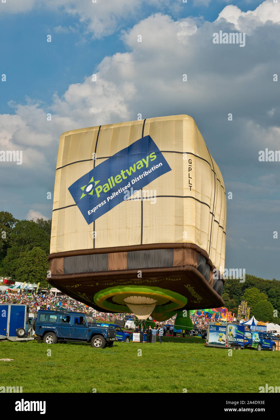 "Palletways" cube parcel hot air balloon. Bristol International Balloon ...