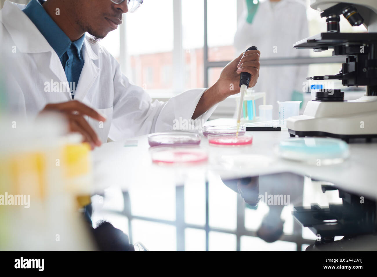 Man working in laboratory hi-res stock photography and images - Alamy