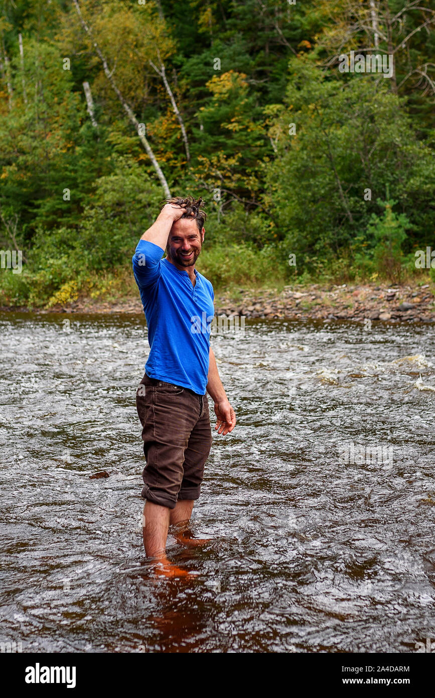 Man washing hair hi-res stock photography and images - Alamy