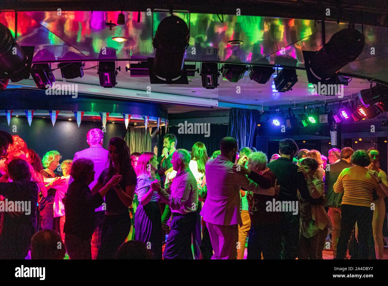 FESTIVE AMBIANCE WITH AN INTERGENERATIONAL PUBLIC (YOUNG AND OLD PEOPLE ...