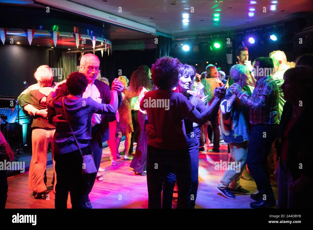 FESTIVE AMBIANCE WITH AN INTERGENERATIONAL PUBLIC (YOUNG AND OLD PEOPLE ...