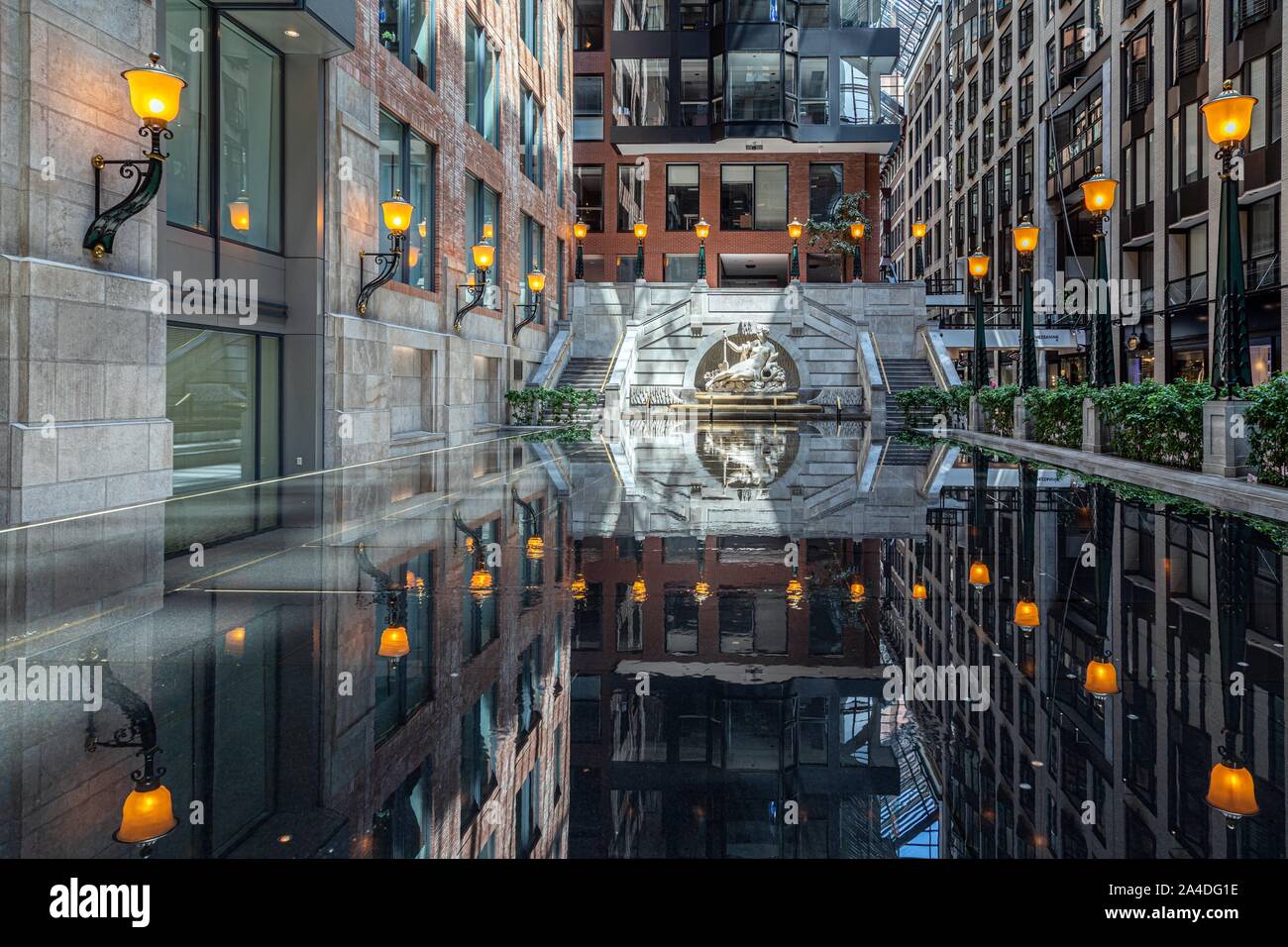 INSIDE THE WORLD TRADE CENTER OF MONTREAL, MODERN SHOPPING CENTER, RUE ...