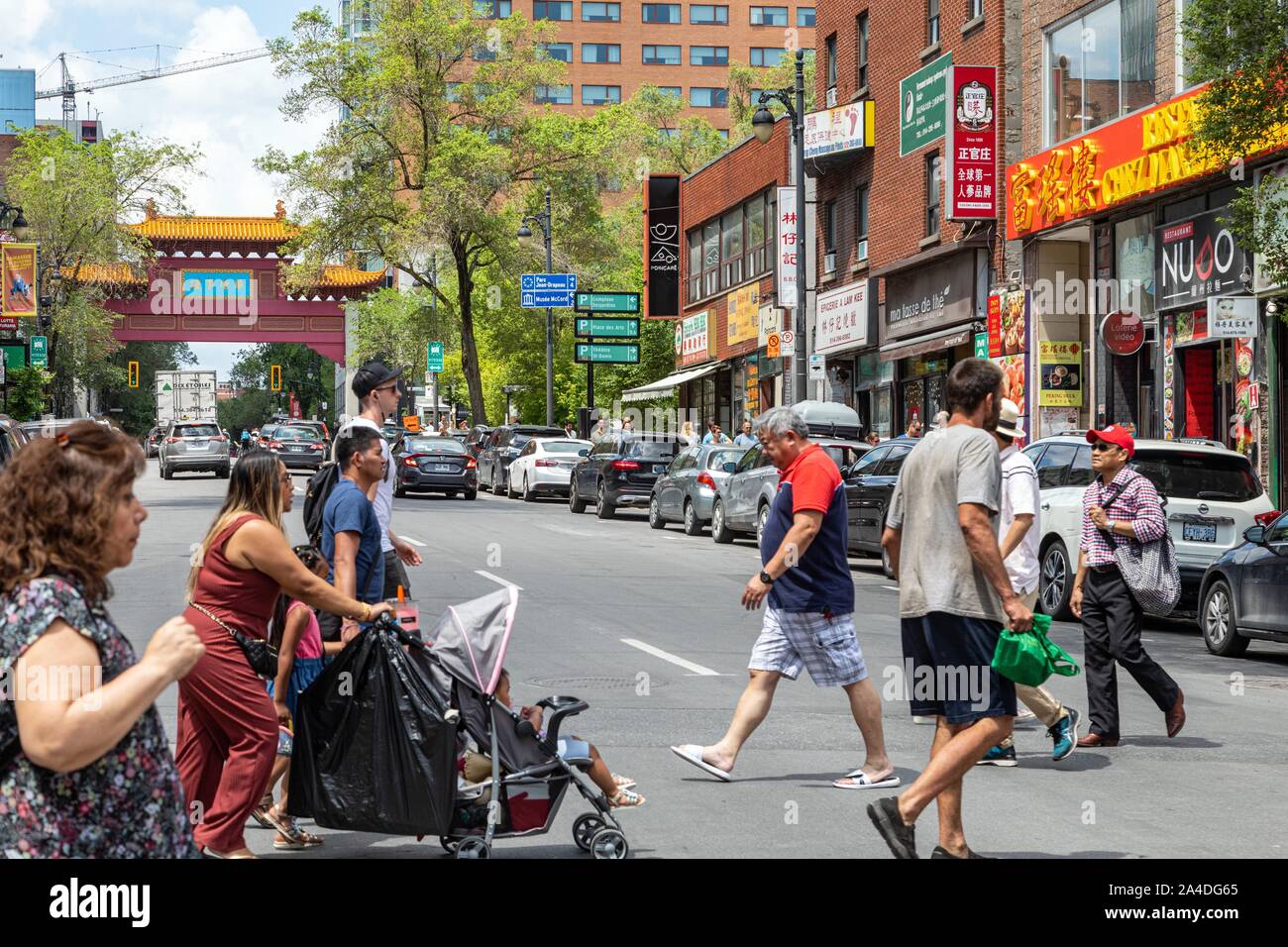 ENTRANCE TO THE CHINESE NEIGHBORHOOD, QUEBEC, CANADA Stock Photo - Alamy