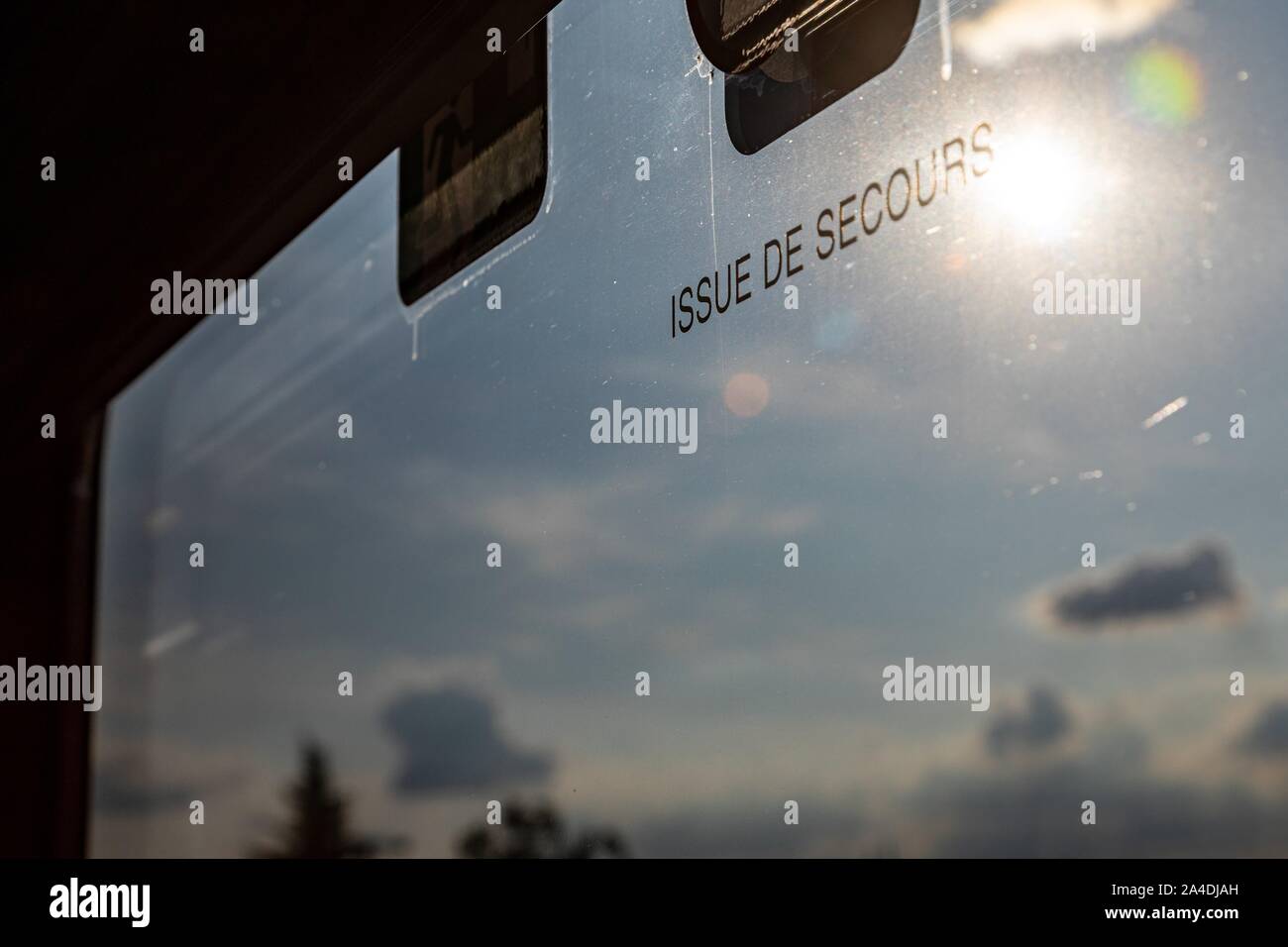 EMERGENCY EXIT IN THE SUN OF THE HEATWAVE, TRAIN TRIP ON THE SNCF ...