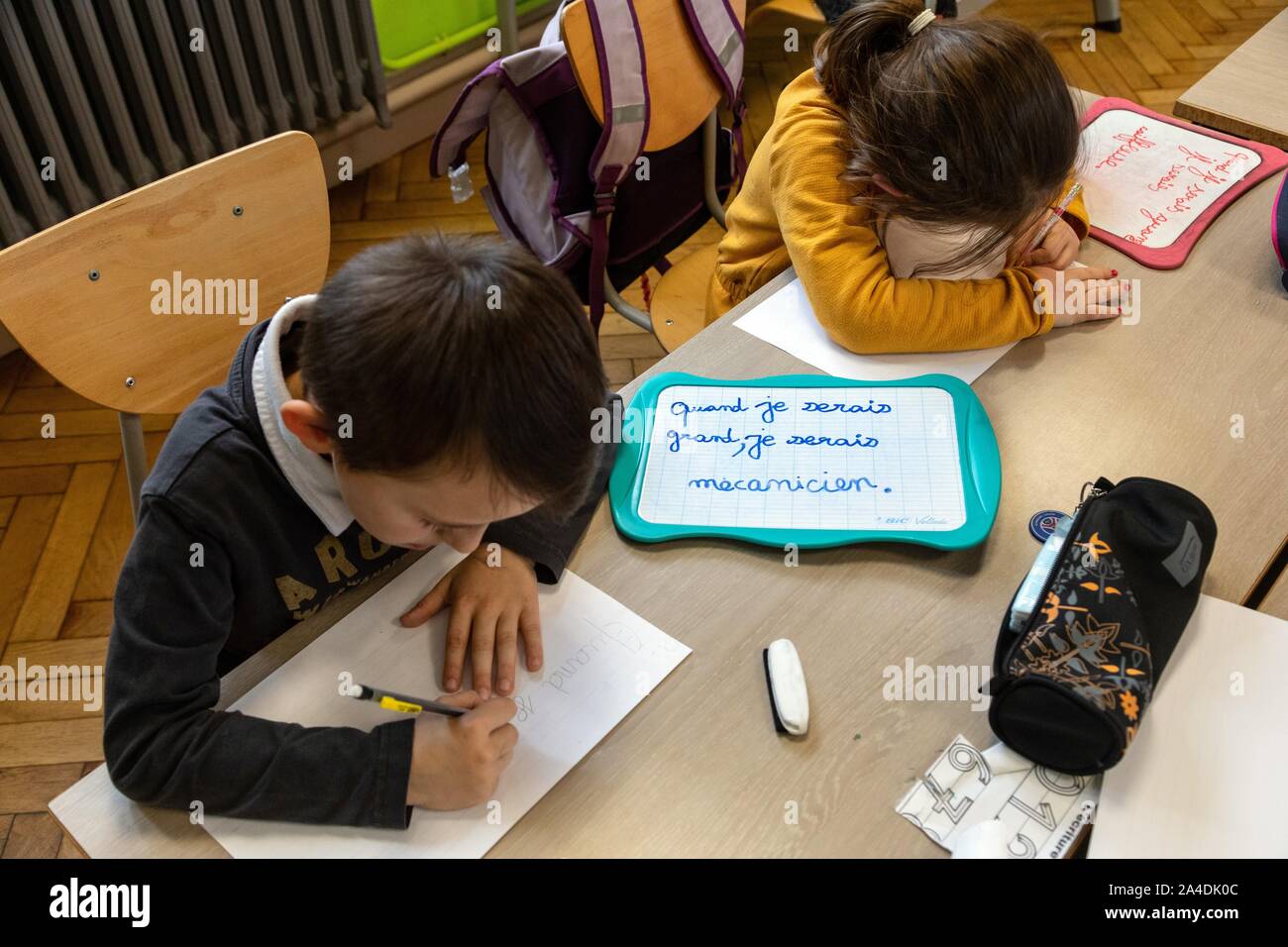 SPELLING AND WRITING, ORIENTATION, A CLASS AT THE PRIMARY SCHOOL IN THE ...